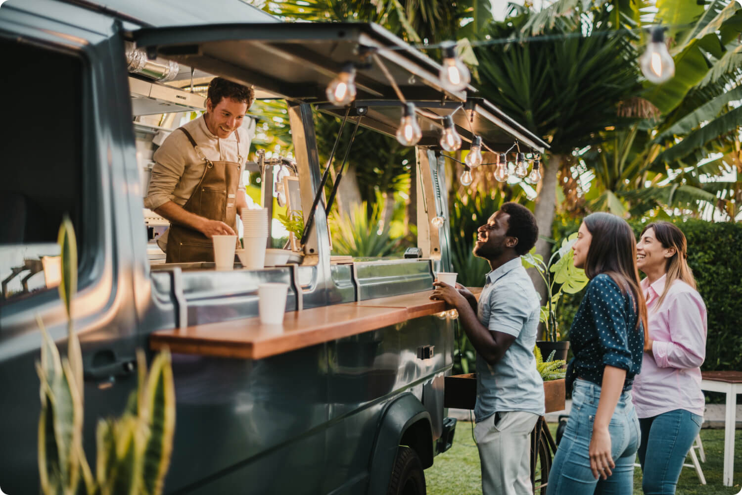 Menuzen Blog | How to Attract Customers to Your Food Truck: 2023 Guide